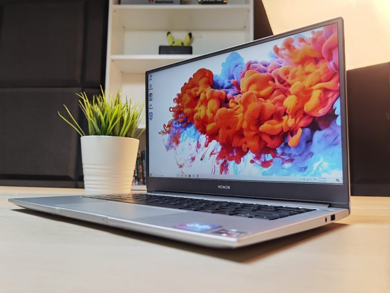 Mahukan Komputer Riba Yang Sesuai Untuk Dibawa Ke Kuliah Atau Pejabat?